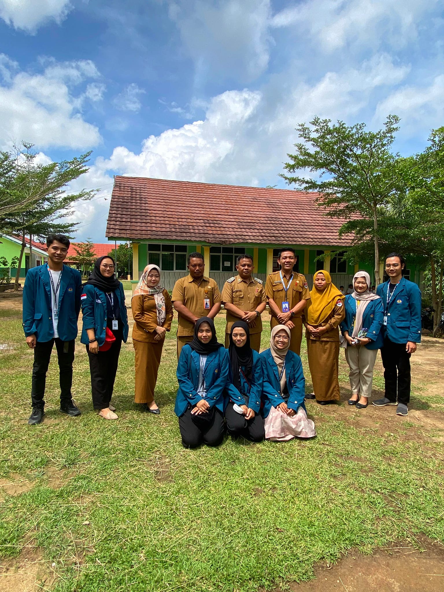 Kunjungan mahasiswa Universitas Lampung (UNILA) ke SMPN Satu Atap 01 ...